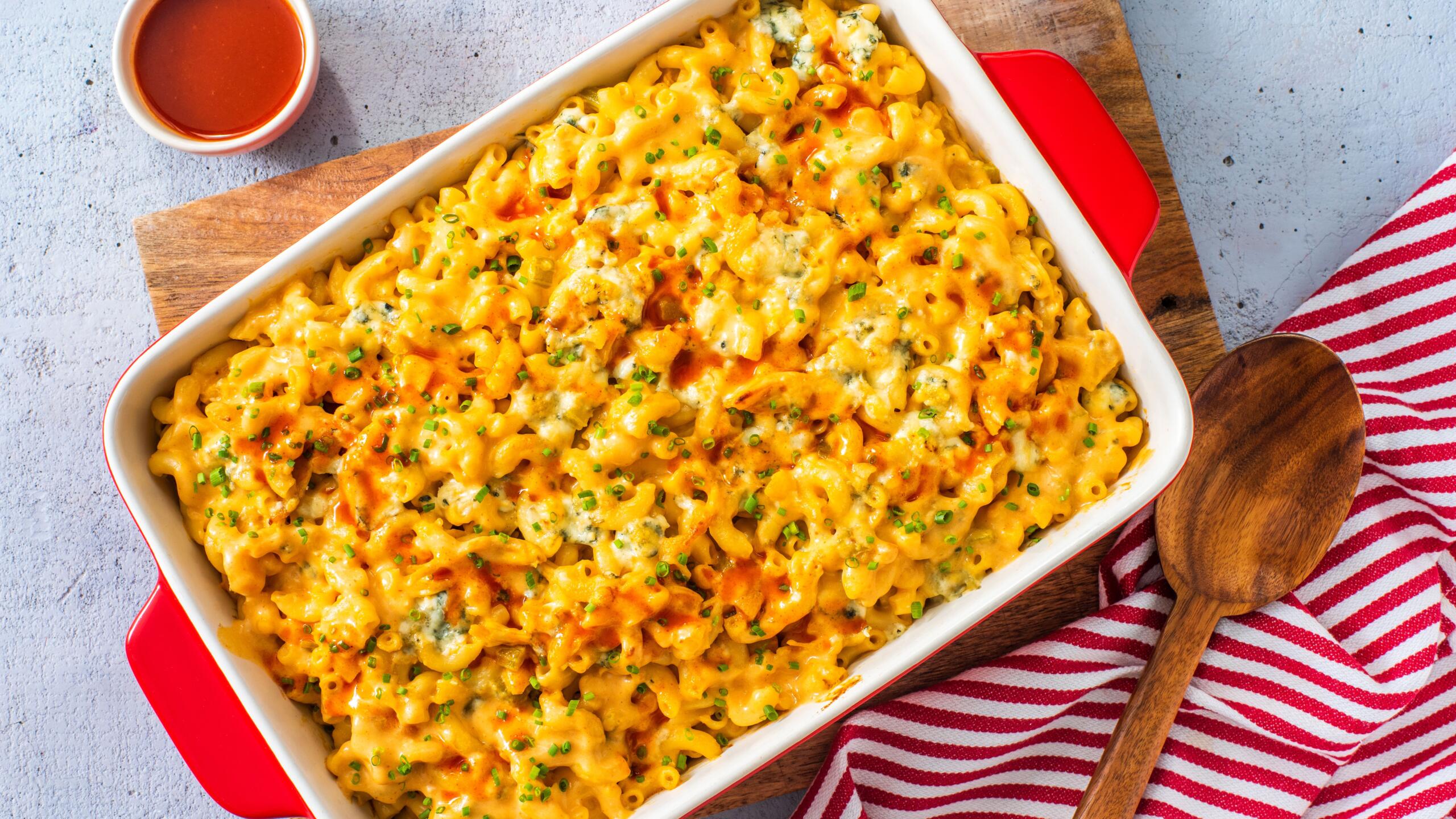 Louisiana Chicken Mac n Cheese - Louisiana Hot Sauce
